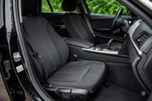 Black BMW 320 2017 in Elektrenai, with an engine capacity of 2.00 L and mileage of 224 thousand km for 10700 €, photo 22 on AUTOMOTO.COM.LV