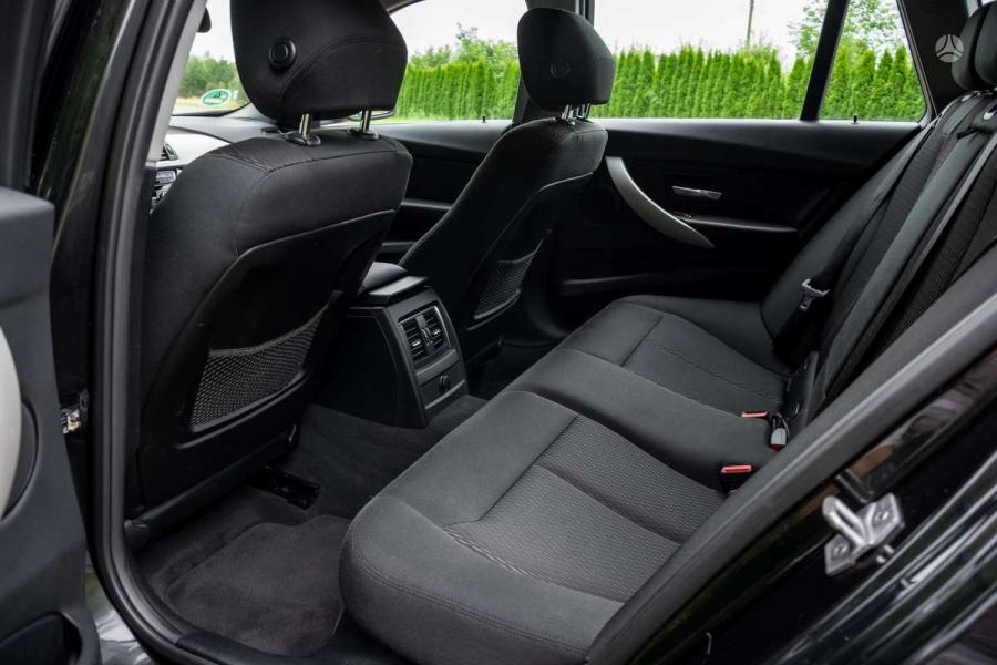 Black BMW 320 2017 in Elektrenai, with an engine capacity of 2.00 L and mileage of 224 thousand km for 10700 €, photo 23 on AUTOMOTO.COM.LV