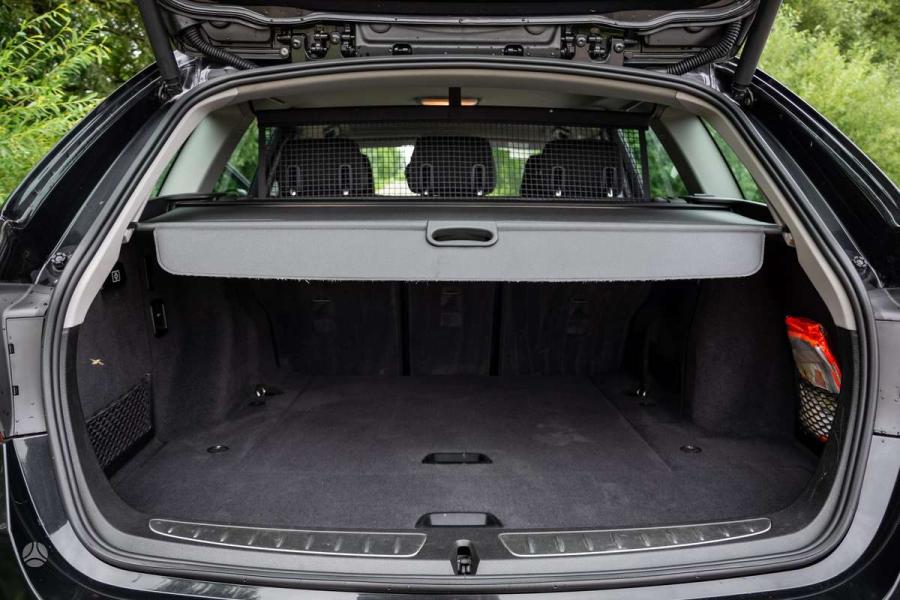 Black BMW 320 2017 in Elektrenai, with an engine capacity of 2.00 L and mileage of 224 thousand km for 10700 €, photo 25 on AUTOMOTO.COM.LV