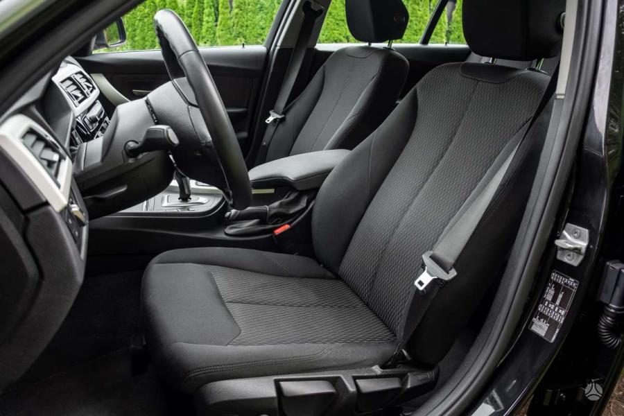 Melns BMW 320 2017 Elektrėnai, ar dzinēja tilpumu 2.00 L un nobraukumu 224 tūkst. km par 10750 €, foto 12 vietnē AUTOMOTO.COM.LV