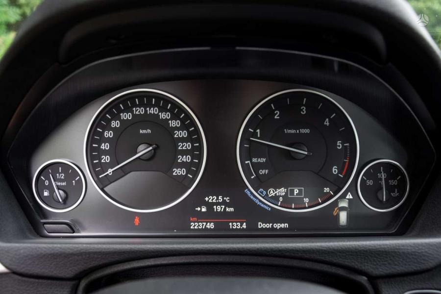 Melns BMW 320 2017 Elektrėnai, ar dzinēja tilpumu 2.00 L un nobraukumu 224 tūkst. km par 10750 €, foto 17 vietnē AUTOMOTO.COM.LV