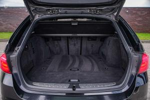 Black BMW 320 2017 in Marijampole, with an engine capacity of 2.00 L and mileage of 191 thousand km for 11950 €, photo 11 on AUTOMOTO.COM.LV