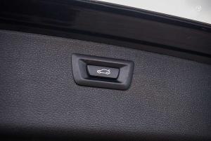 Black BMW 320 2017 in Marijampole, with an engine capacity of 2.00 L and mileage of 191 thousand km for 11950 €, photo 12 on AUTOMOTO.COM.LV