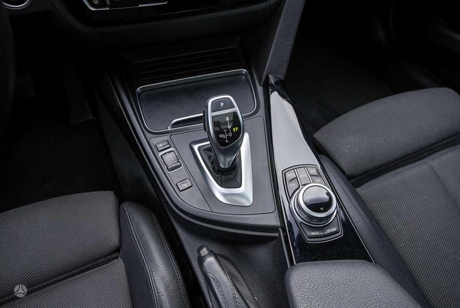 Black BMW 320 2017 in Marijampole, with an engine capacity of 2.00 L and mileage of 191 thousand km for 11950 €, photo 19 on AUTOMOTO.COM.LV