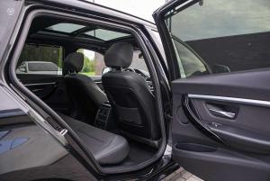 Black BMW 320 2017 in Marijampole, with an engine capacity of 2.00 L and mileage of 191 thousand km for 11950 €, photo 33 on AUTOMOTO.COM.LV