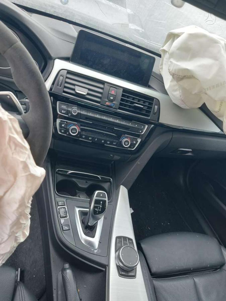 Black BMW 320 2018 in Vilnius, with an engine capacity of 2.00 L and mileage of 130 thousand km for 7300 €, photo 6 on AUTOMOTO.COM.LV
