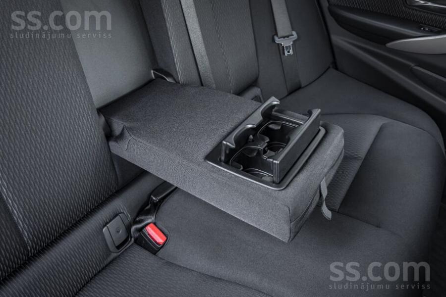 Black BMW 320 2018 in Riga, with an engine capacity of 2.00 L and mileage of 98 thousand km for 18500 €, photo 14 on AUTOMOTO.COM.LV
