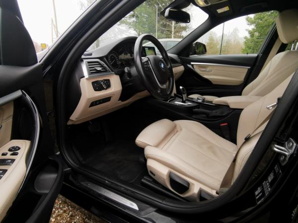 Black BMW 320 2018 in Riga, with an engine capacity of 2.00 L and mileage of 223 thousand km for 13900 €, photo 7 on AUTOMOTO.COM.LV