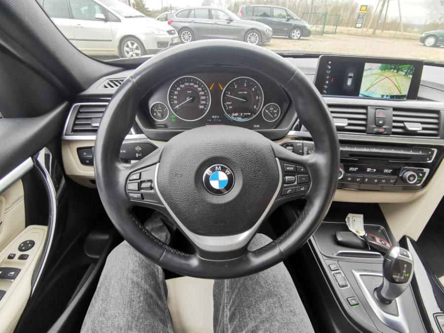 Black BMW 320 2018 in Riga, with an engine capacity of 2.00 L and mileage of 223 thousand km for 13900 €, photo 12 on AUTOMOTO.COM.LV