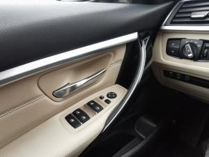 Black BMW 320 2018 in Riga, with an engine capacity of 2.00 L and mileage of 223 thousand km for 13900 €, photo 21 on AUTOMOTO.COM.LV