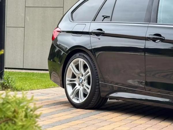 Black BMW 320 2018 in Riga, with an engine capacity of 2.00 L and mileage of 198 thousand km for 4900 €, photo 6 on AUTOMOTO.COM.LV