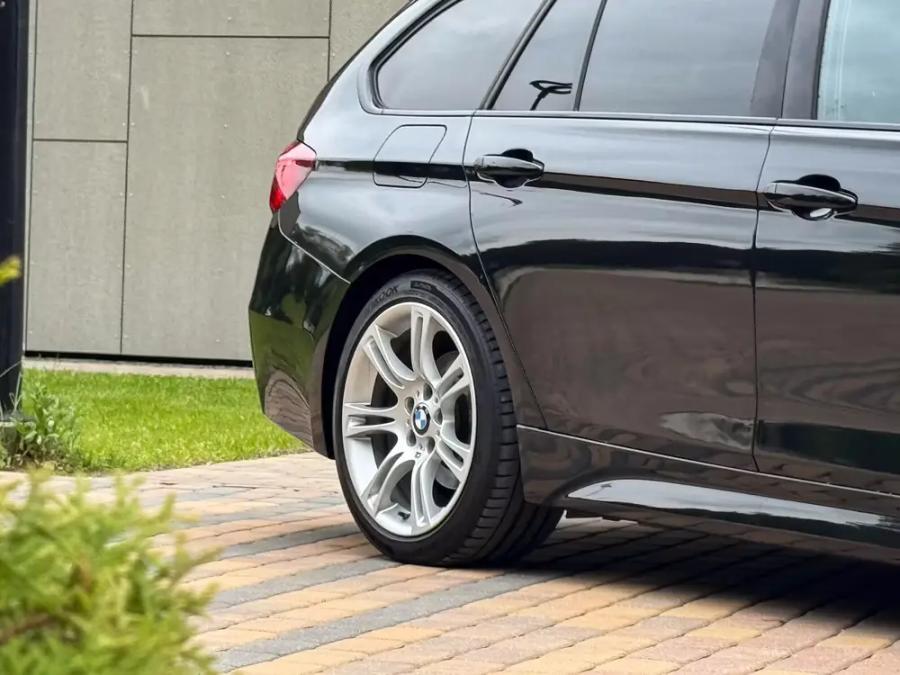 Black BMW 320 2018 in Riga, with an engine capacity of 2.00 L and mileage of 198 thousand km for 4900 €, photo 7 on AUTOMOTO.COM.LV