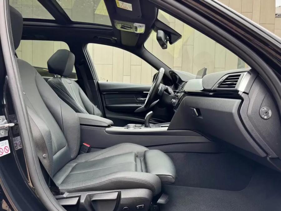 Black BMW 320 2018 in Riga, with an engine capacity of 2.00 L and mileage of 198 thousand km for 4900 €, photo 15 on AUTOMOTO.COM.LV