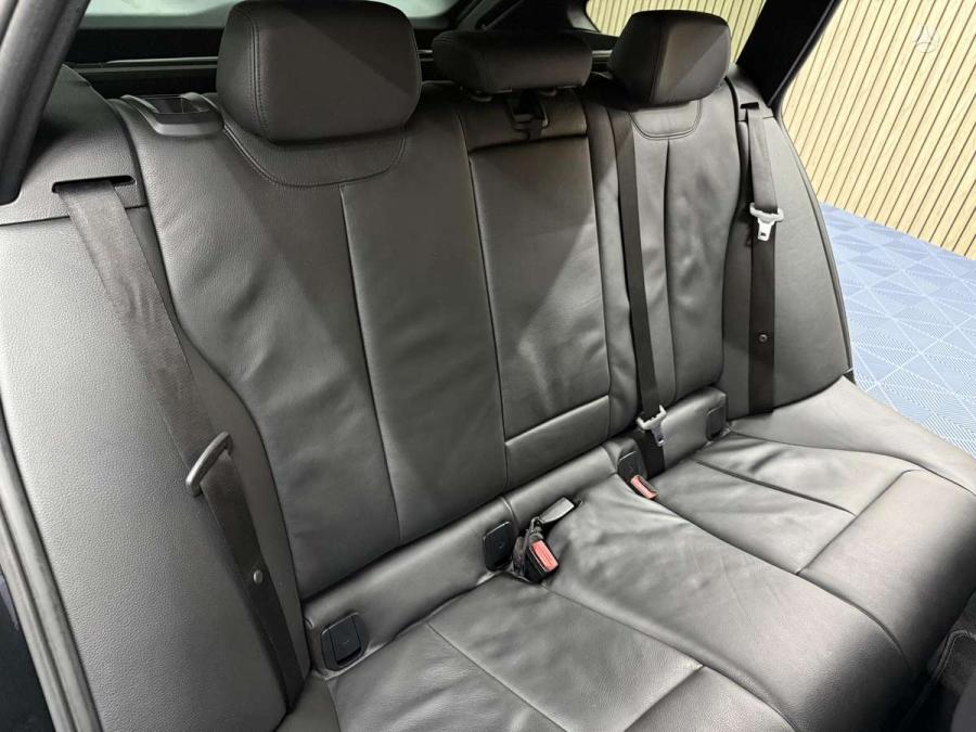 Melns BMW 320 2018 Marijampole, ar dzinēja tilpumu 2.00 L un nobraukumu 363 tūkst. km par 11200 €, foto 18 vietnē AUTOMOTO.COM.LV