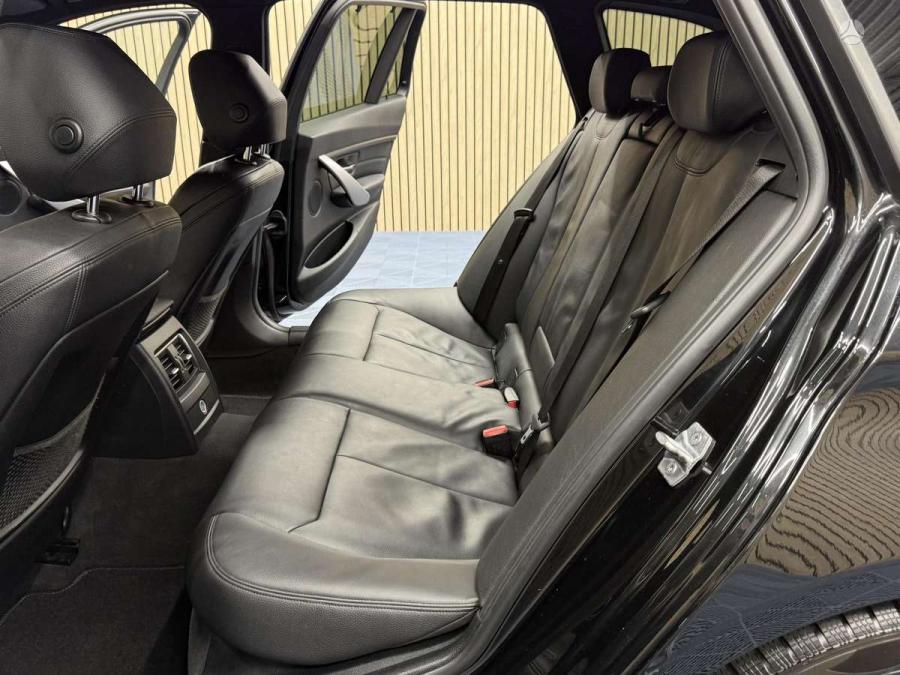 Melns BMW 320 2018 Marijampole, ar dzinēja tilpumu 2.00 L un nobraukumu 363 tūkst. km par 11200 €, foto 19 vietnē AUTOMOTO.COM.LV