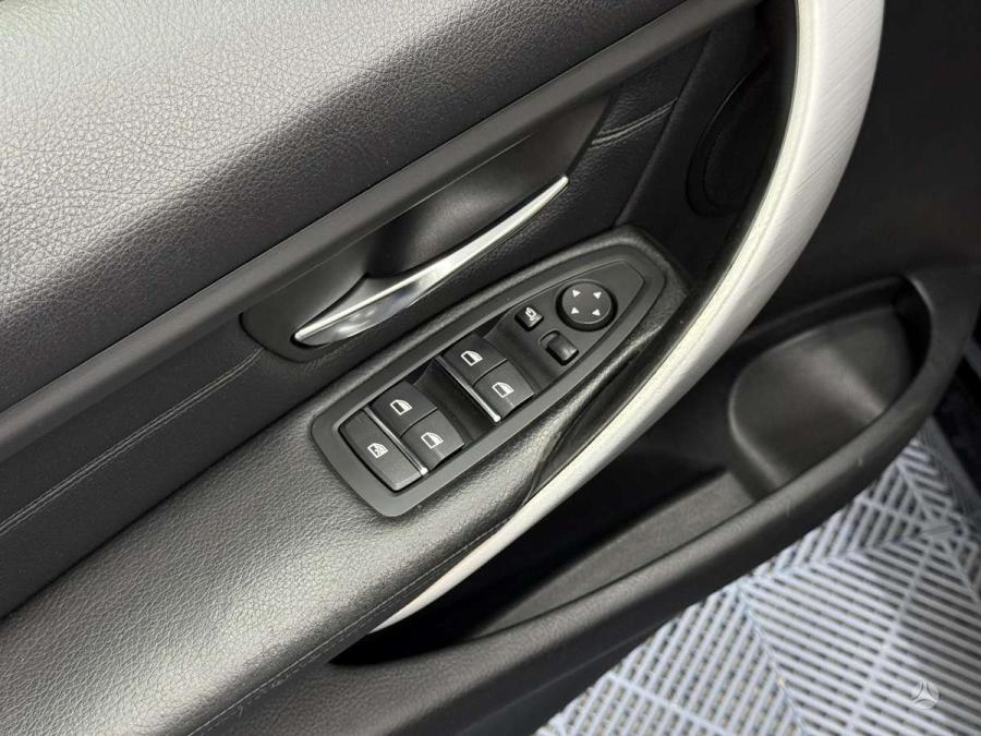 Melns BMW 320 2018 Marijampole, ar dzinēja tilpumu 2.00 L un nobraukumu 363 tūkst. km par 11200 €, foto 25 vietnē AUTOMOTO.COM.LV