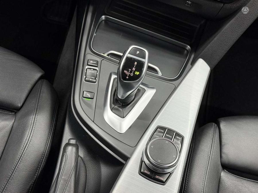 Melns BMW 320 2018 Marijampole, ar dzinēja tilpumu 2.00 L un nobraukumu 363 tūkst. km par 11200 €, foto 32 vietnē AUTOMOTO.COM.LV