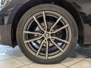 Black BMW 320 2019 in Kaunas, with an engine capacity of 2.00 L and mileage of 94 thousand km for 26469 €, photo 10 on AUTOMOTO.COM.LV