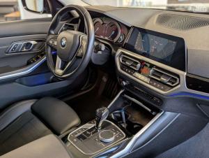 Black BMW 320 2019 in Kaunas, with an engine capacity of 2.00 L and mileage of 94 thousand km for 26469 €, photo 11 on AUTOMOTO.COM.LV