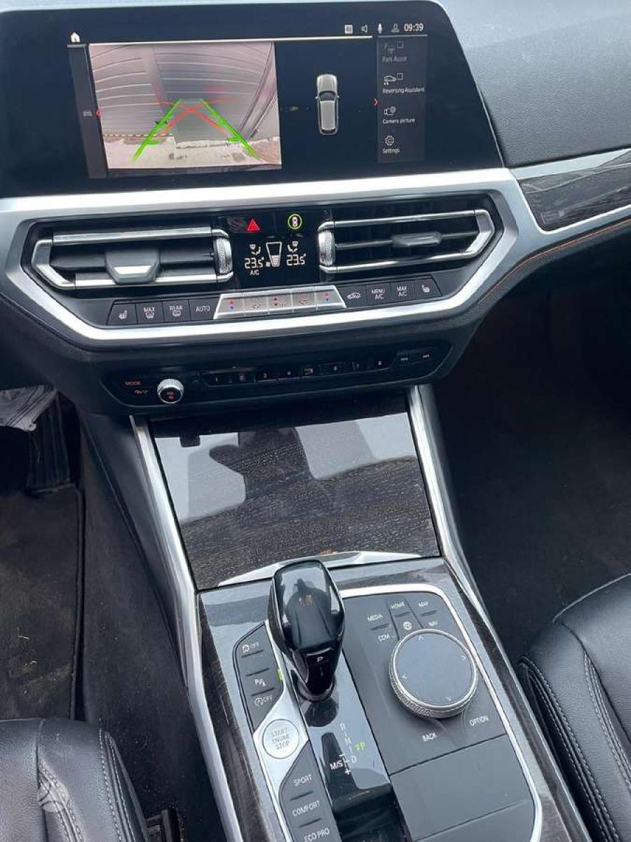 Black BMW 320 2019 in Vievis, with an engine capacity of 2.00 L and mileage of 122 thousand km for 10950 €, photo 12 on AUTOMOTO.COM.LV