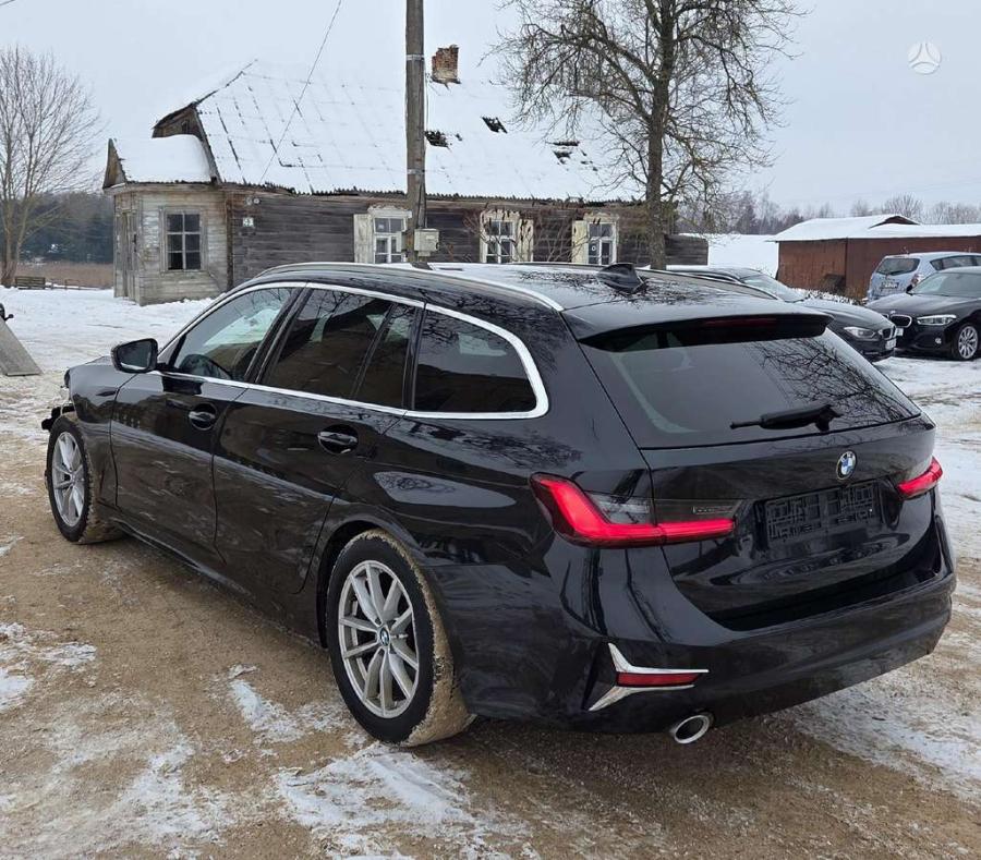 Melns BMW 320 2019 Elektrėnai, ar dzinēja tilpumu 2.00 L un nobraukumu 122 tūkst. km par 12200 €, foto 3 vietnē AUTOMOTO.COM.LV