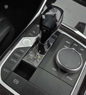 Melns BMW 320 2019 Elektrėnai, ar dzinēja tilpumu 2.00 L un nobraukumu 122 tūkst. km par 12200 €, foto 21 vietnē AUTOMOTO.COM.LV