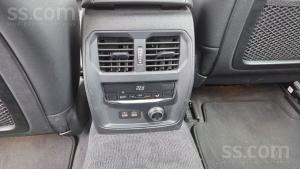 Black BMW 320 2019 in Riga, with an engine capacity of 2.00 L and mileage of 192 thousand km for 18500 €, photo 12 on AUTOMOTO.COM.LV