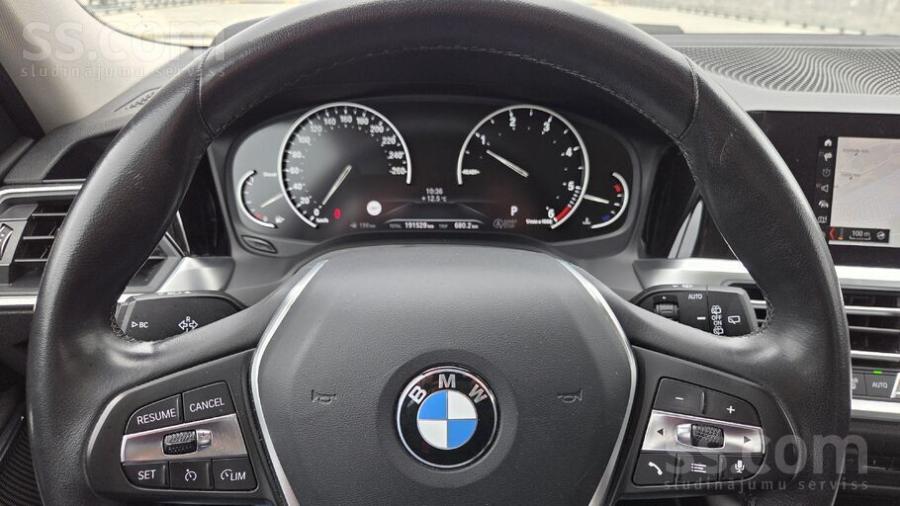 Black BMW 320 2019 in Riga, with an engine capacity of 2.00 L and mileage of 192 thousand km for 18500 €, photo 16 on AUTOMOTO.COM.LV