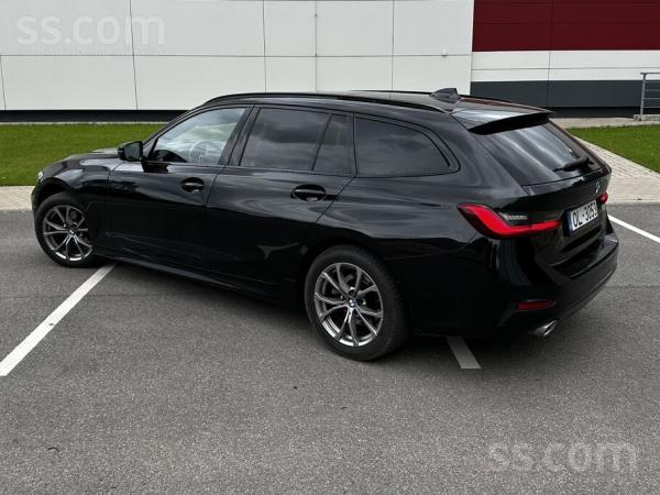Black BMW 320 2019 in Riga, with an engine capacity of 2.00 L and mileage of 250 thousand km for 15990 €, photo 4 on AUTOMOTO.COM.LV