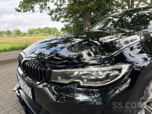 Black BMW 320 2019 in Valmiera, with an engine capacity of 2.00 L and mileage of 366 thousand km for 16700 €, photo 17 on AUTOMOTO.COM.LV