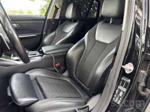 Black BMW 320 2019 in Valmiera, with an engine capacity of 2.00 L and mileage of 366 thousand km for 16700 €, photo 20 on AUTOMOTO.COM.LV