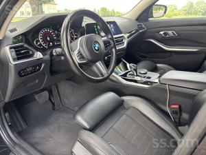 Black BMW 320 2019 in Valmiera, with an engine capacity of 2.00 L and mileage of 366 thousand km for 16700 €, photo 25 on AUTOMOTO.COM.LV