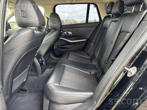 Black BMW 320 2019 in Valmiera, with an engine capacity of 2.00 L and mileage of 366 thousand km for 16700 €, photo 26 on AUTOMOTO.COM.LV
