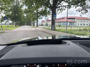 Black BMW 320 2019 in Valmiera, with an engine capacity of 2.00 L and mileage of 366 thousand km for 16700 €, photo 35 on AUTOMOTO.COM.LV