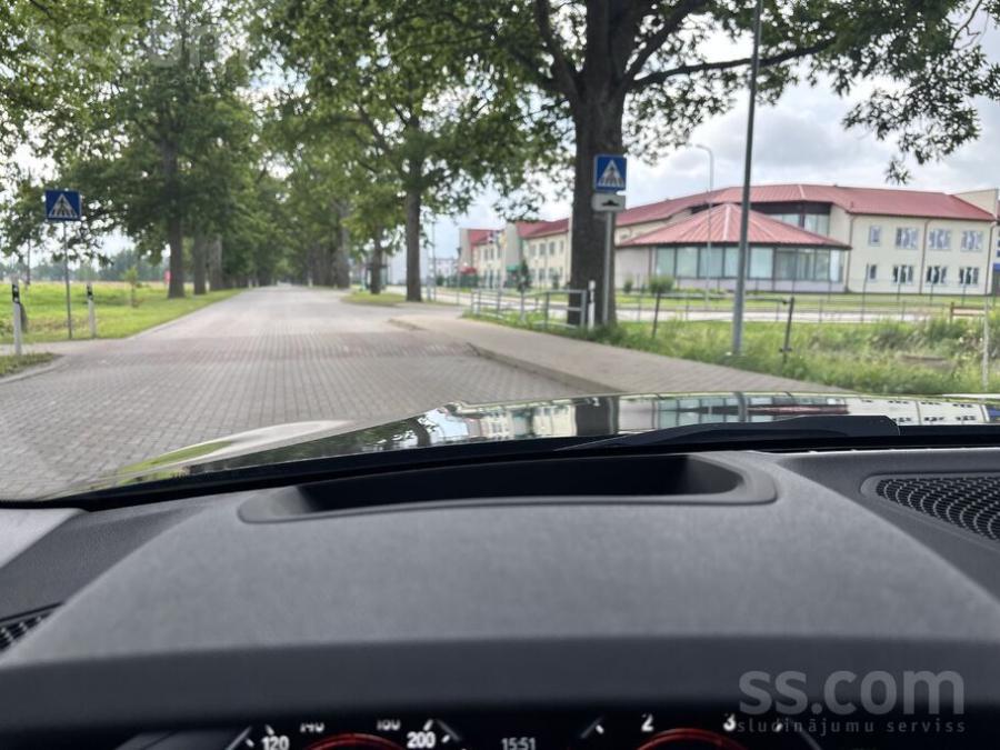 Black BMW 320 2019 in Valmiera, with an engine capacity of 2.00 L and mileage of 366 thousand km for 16700 €, photo 35 on AUTOMOTO.COM.LV