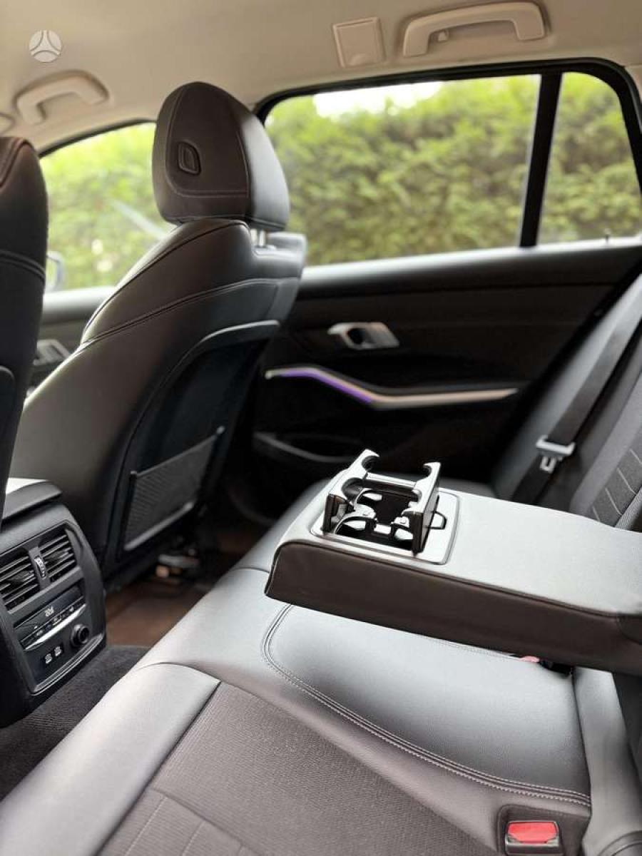 Melns BMW 320 2019 Šauļi, ar dzinēja tilpumu 2.00 L un nobraukumu 271 tūkst. km par 15900 €, foto 16 vietnē AUTOMOTO.COM.LV