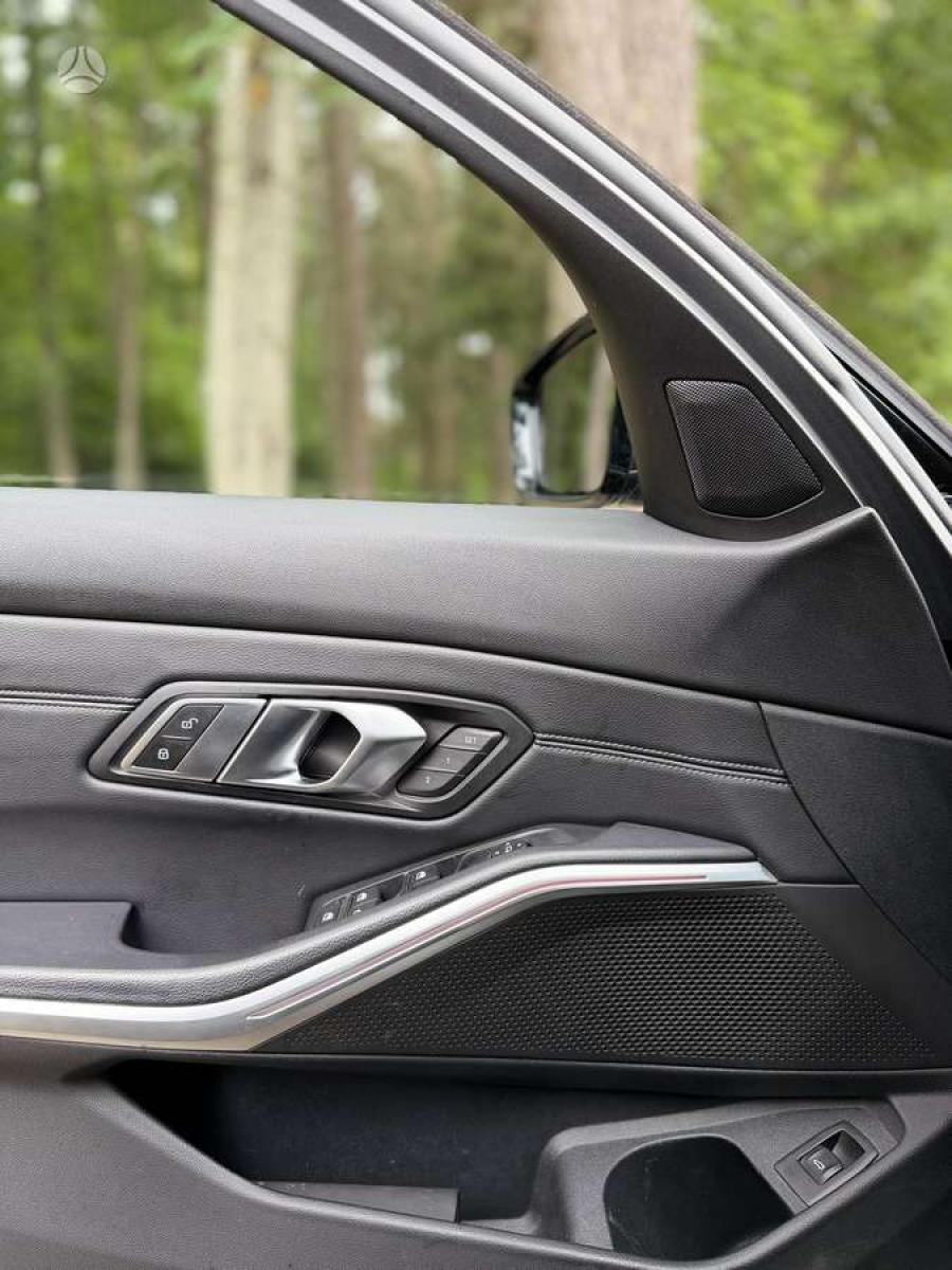 Melns BMW 320 2019 Šauļi, ar dzinēja tilpumu 2.00 L un nobraukumu 271 tūkst. km par 15900 €, foto 23 vietnē AUTOMOTO.COM.LV