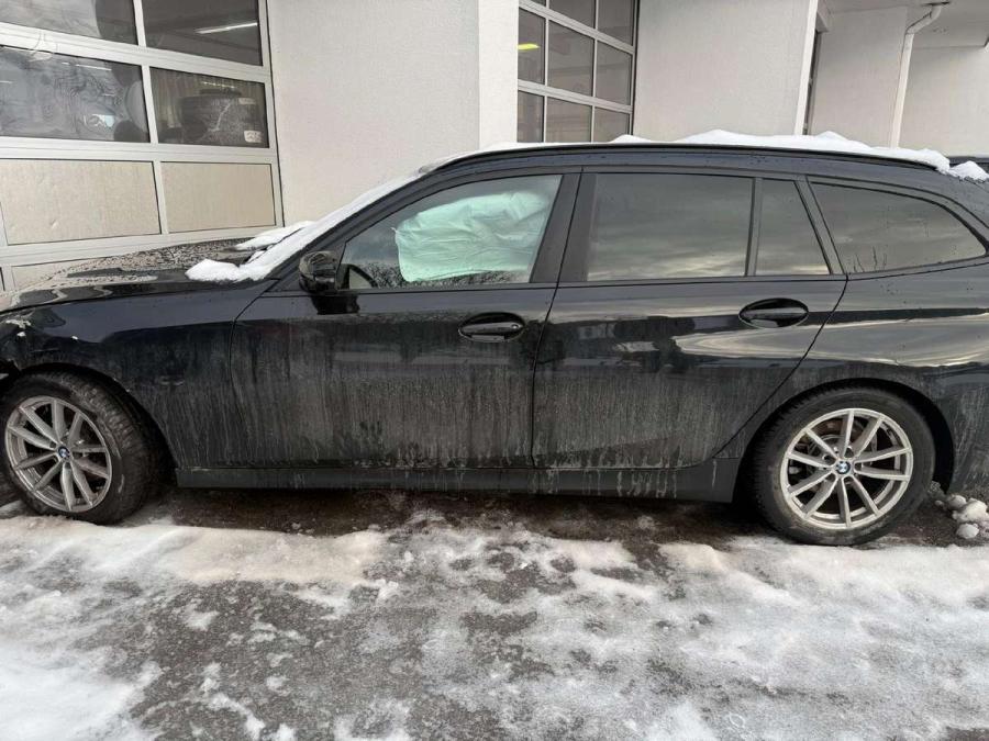 Melns BMW 320 2020 Marijampole, ar dzinēja tilpumu 2.00 L un nobraukumu 50 tūkst. km par 13950 €, foto 2 vietnē AUTOMOTO.COM.LV