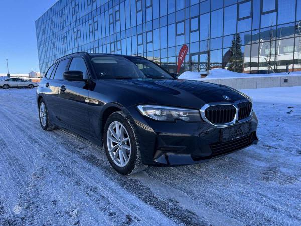 Melns BMW 320 2020 Panevēža, ar dzinēja tilpumu 2.00 L un nobraukumu 297 tūkst. km par 15250 €, foto 1 vietnē AUTOMOTO.COM.LV
