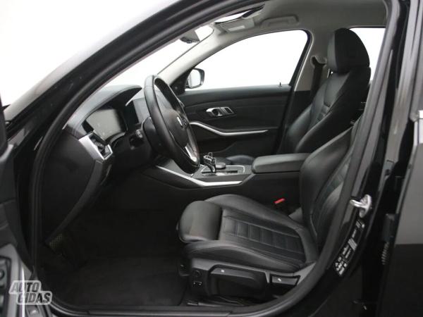 Black BMW 320 2020 in Vilnius, with an engine capacity of 2.00 L and mileage of 131 thousand km for 23499 €, photo 4 on AUTOMOTO.COM.LV