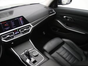 Melns BMW 320 2020 Viļņa, ar dzinēja tilpumu 2.00 L un nobraukumu 131 tūkst. km par 23499 €, foto 22 vietnē AUTOMOTO.COM.LV