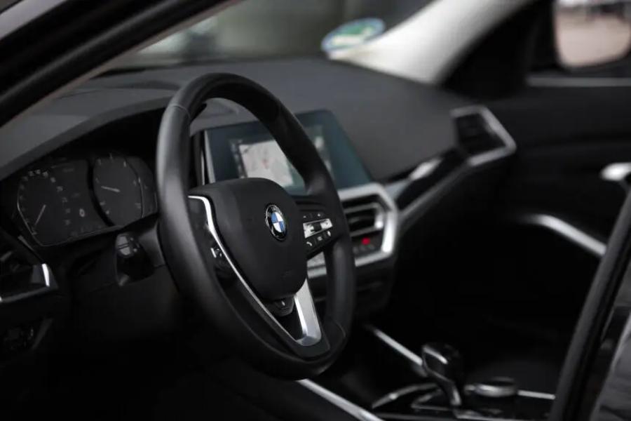 Melns BMW 320 2020 Jelgava, ar dzinēja tilpumu 2.00 L un nobraukumu 120 tūkst. km par 23800 €, foto 9 vietnē AUTOMOTO.COM.LV