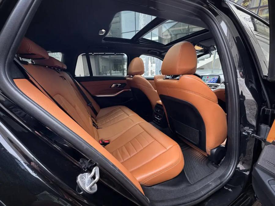 Melns BMW 320 2020 Rīga, ar dzinēja tilpumu 2.00 L un nobraukumu 165 tūkst. km par 22300 €, foto 34 vietnē AUTOMOTO.COM.LV
