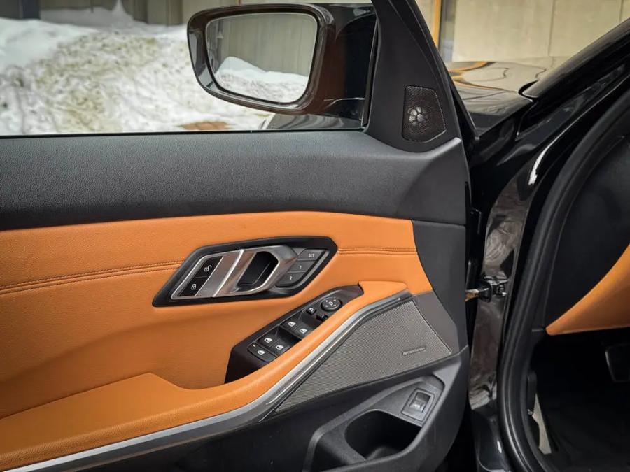 Melns BMW 320 2020 Rīga, ar dzinēja tilpumu 2.00 L un nobraukumu 165 tūkst. km par 22300 €, foto 55 vietnē AUTOMOTO.COM.LV