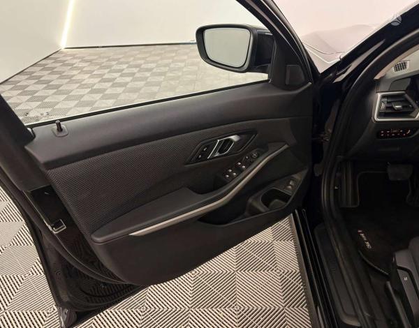 Melns BMW 320 2020 Marijampole, ar dzinēja tilpumu 2.00 L un nobraukumu 230 tūkst. km par 15999 €, foto 9 vietnē AUTOMOTO.COM.LV