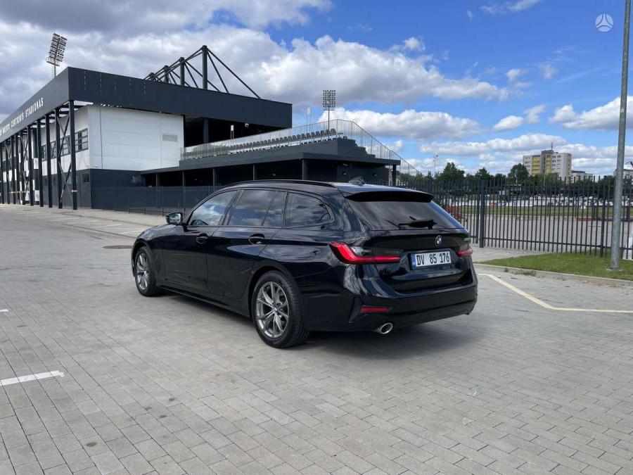 Black BMW 320 2020 in Jonava, with an engine capacity of 2.00 L and mileage of 246 thousand km for 16299 €, photo 3 on AUTOMOTO.COM.LV