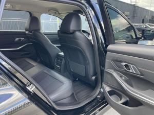 Black BMW 320 2020 in Jonava, with an engine capacity of 2.00 L and mileage of 246 thousand km for 16299 €, photo 16 on AUTOMOTO.COM.LV