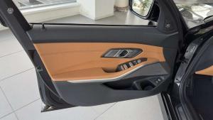 Melns BMW 320 2020 Marijampole, ar dzinēja tilpumu 2.00 L un nobraukumu 182 tūkst. km par 19999 €, foto 24 vietnē AUTOMOTO.COM.LV