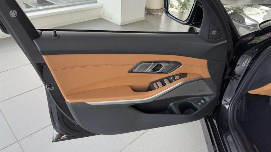 Melns BMW 320 2020 Marijampole, ar dzinēja tilpumu 2.00 L un nobraukumu 182 tūkst. km par 19999 €, foto 24 vietnē AUTOMOTO.COM.LV