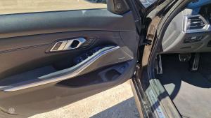 Black BMW 320 2020 in Kaunas, with an engine capacity of 2.00 L and mileage of 114 thousand km for 22990 €, photo 14 on AUTOMOTO.COM.LV